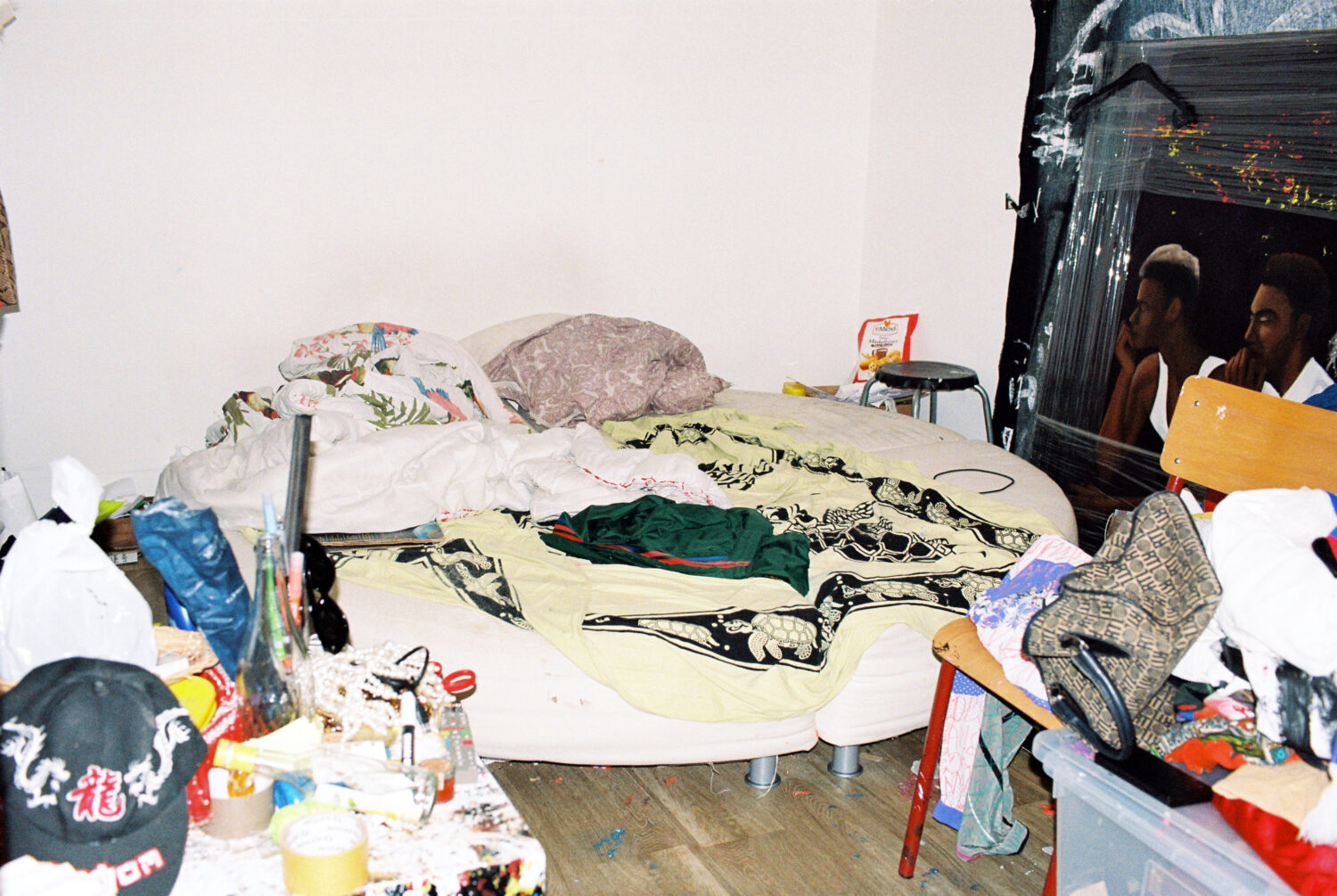 Paris is a big blonde with afro hair - Sloft Magazine